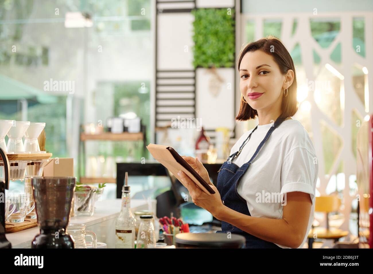 One person restaurant hi-res stock photography and images - Alamy