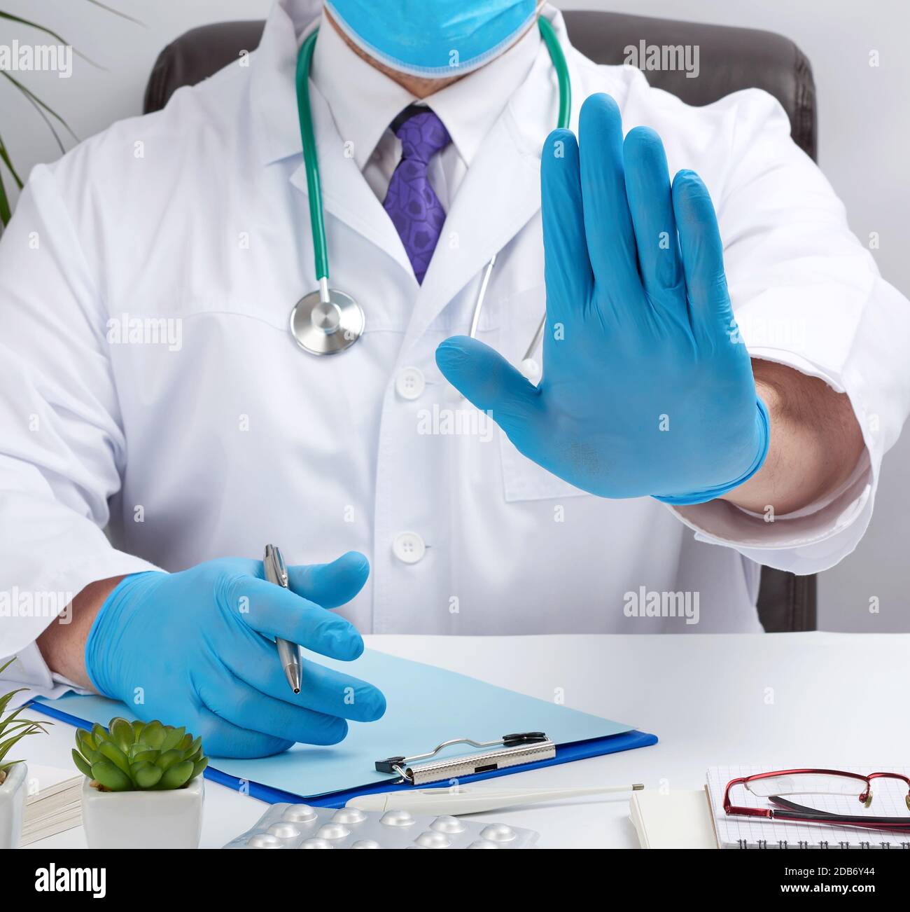 Medic doctor stethoscope panic hi-res stock photography and images - Alamy