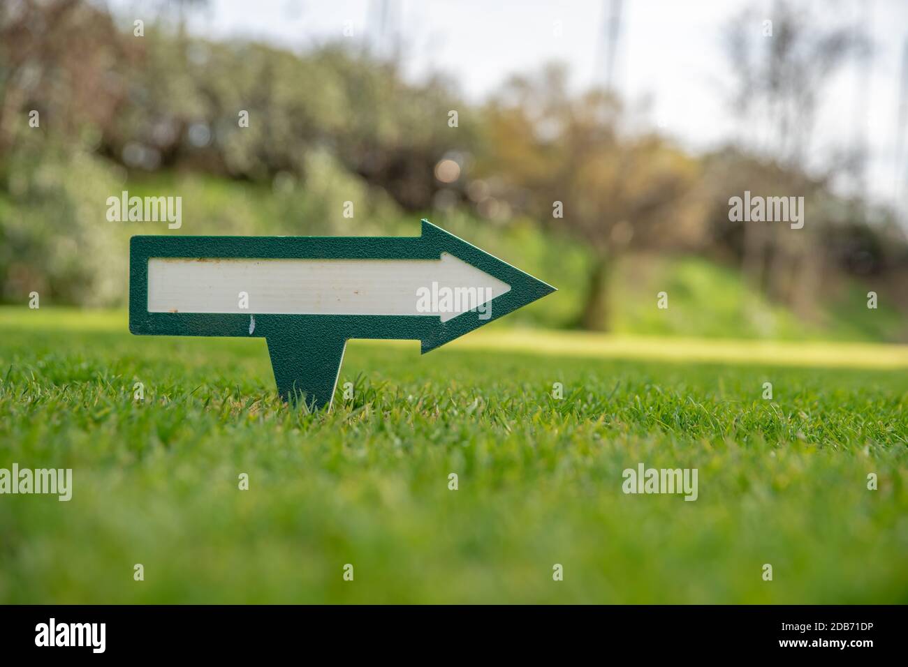 directional sign on golf course Stock Photo - Alamy