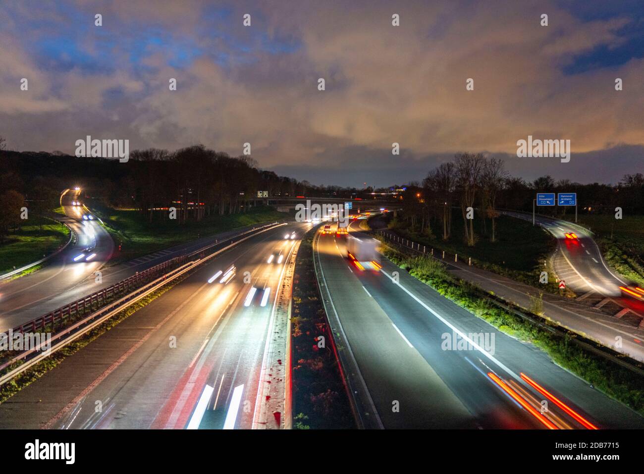 The motorway junction Kaiserberg, motorway A40, Ruhrschnellweg, crosses ...