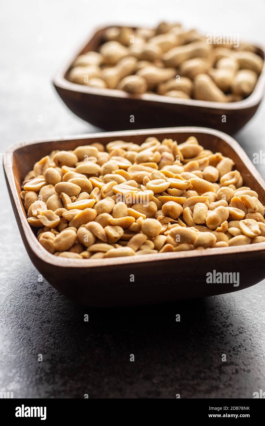 Roasted salted peanuts. Crispy nuts in bowl Stock Photo - Alamy