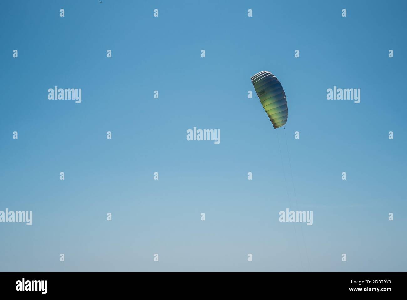 Parchute hi-res stock photography and images - Alamy