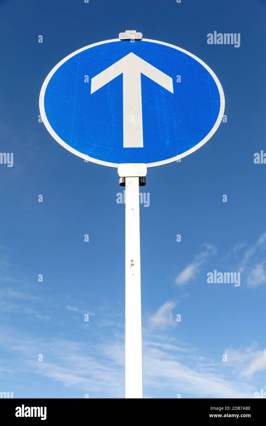 School ahead sign hi-res stock photography and images - Alamy