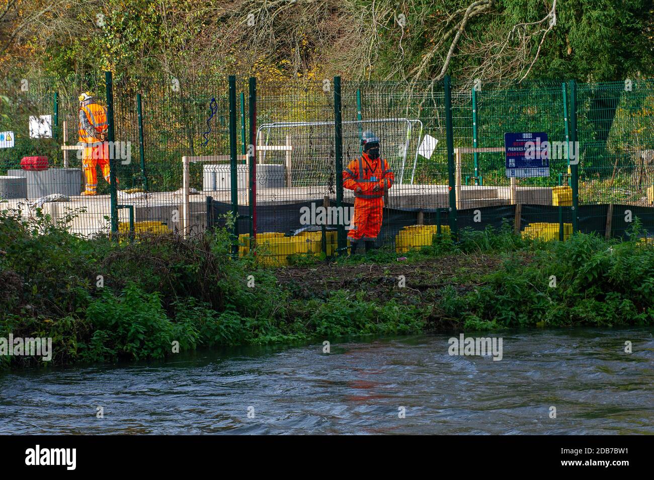 Denham, Buckinghamshire, UK. 16th November, 2020. A new bridge is being ...