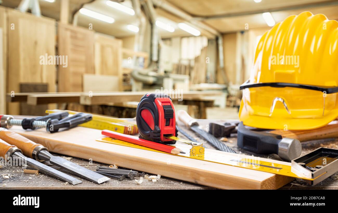 Carpenters workbench hi-res stock photography and images - Alamy