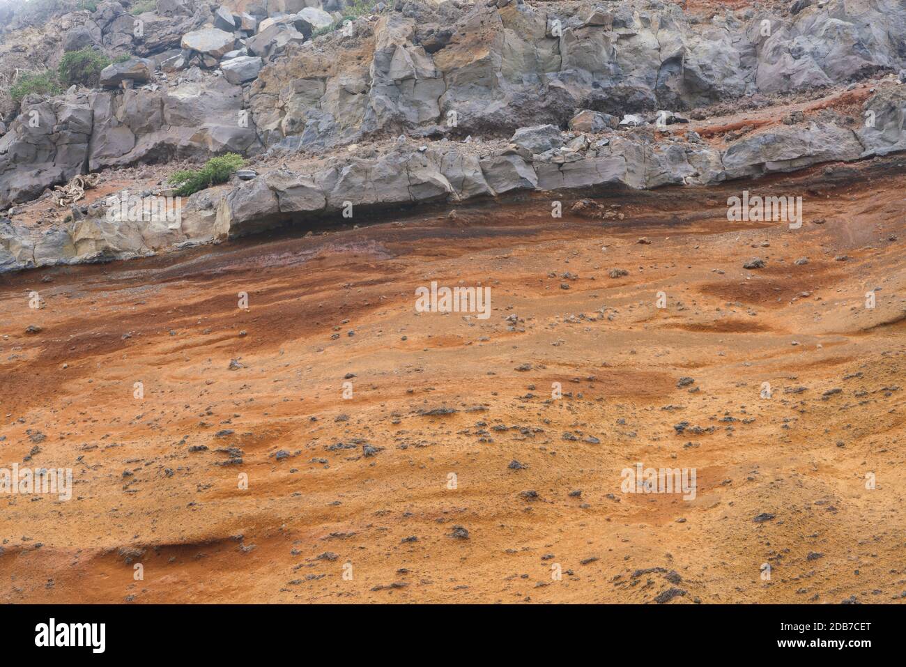 Rock behind hi-res stock photography and images - Alamy