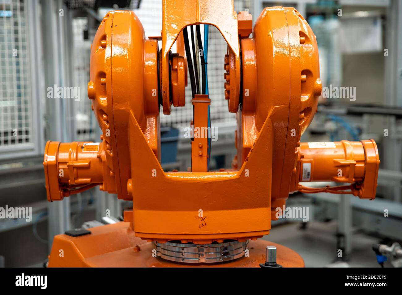 Robotic arm in a manufacturing plant hi-res stock photography and ...