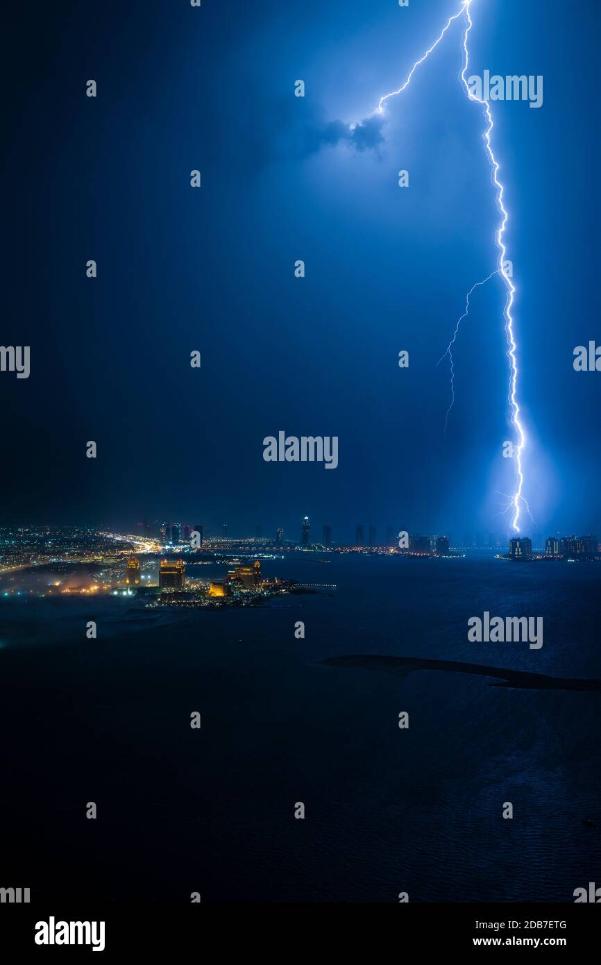 Qatar doha sandstorm hi-res stock photography and images - Alamy