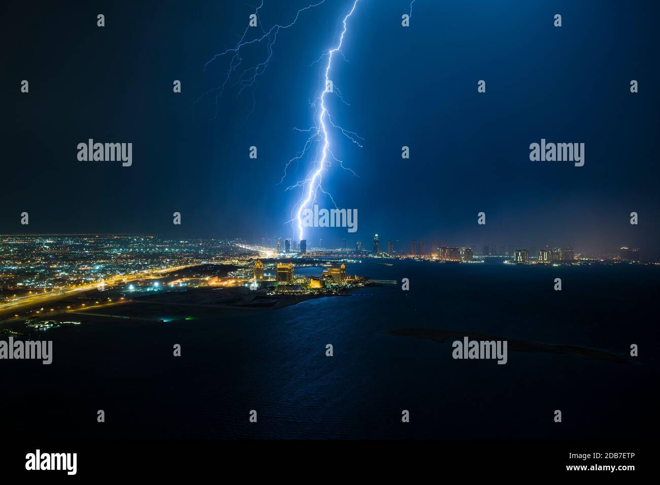 Lightning storm in city of Doha, Qatar Stock Photo - Alamy