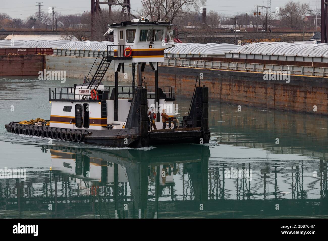 Barge operations on the Calumet River in Chicago Stock Photo - Alamy