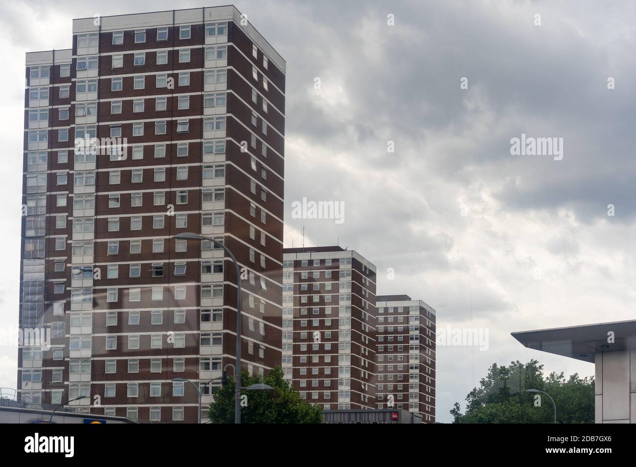 Social housing development london hi-res stock photography and images ...