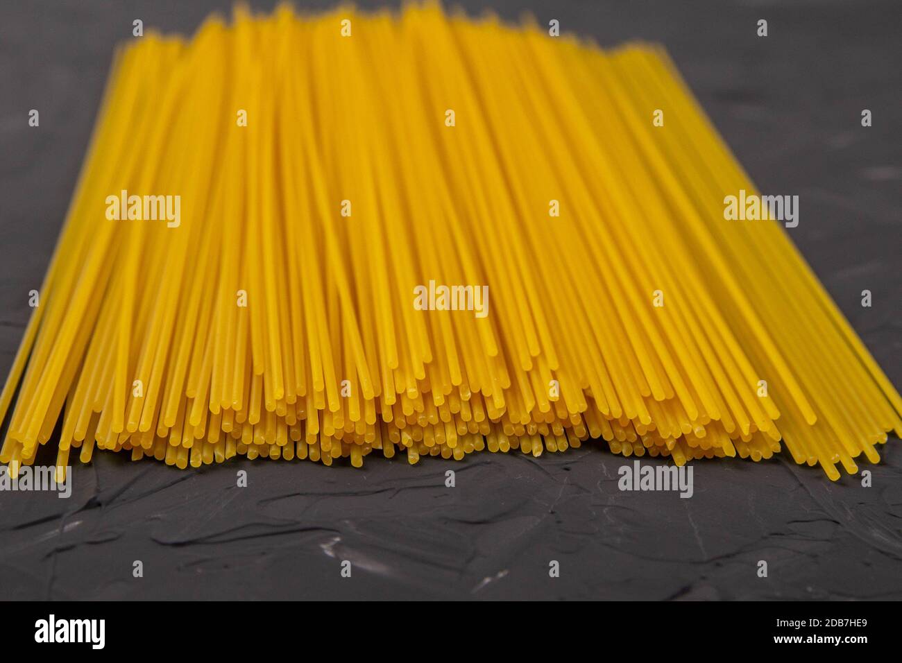 Uncooked long spaghetti dark hi-res stock photography and images - Alamy