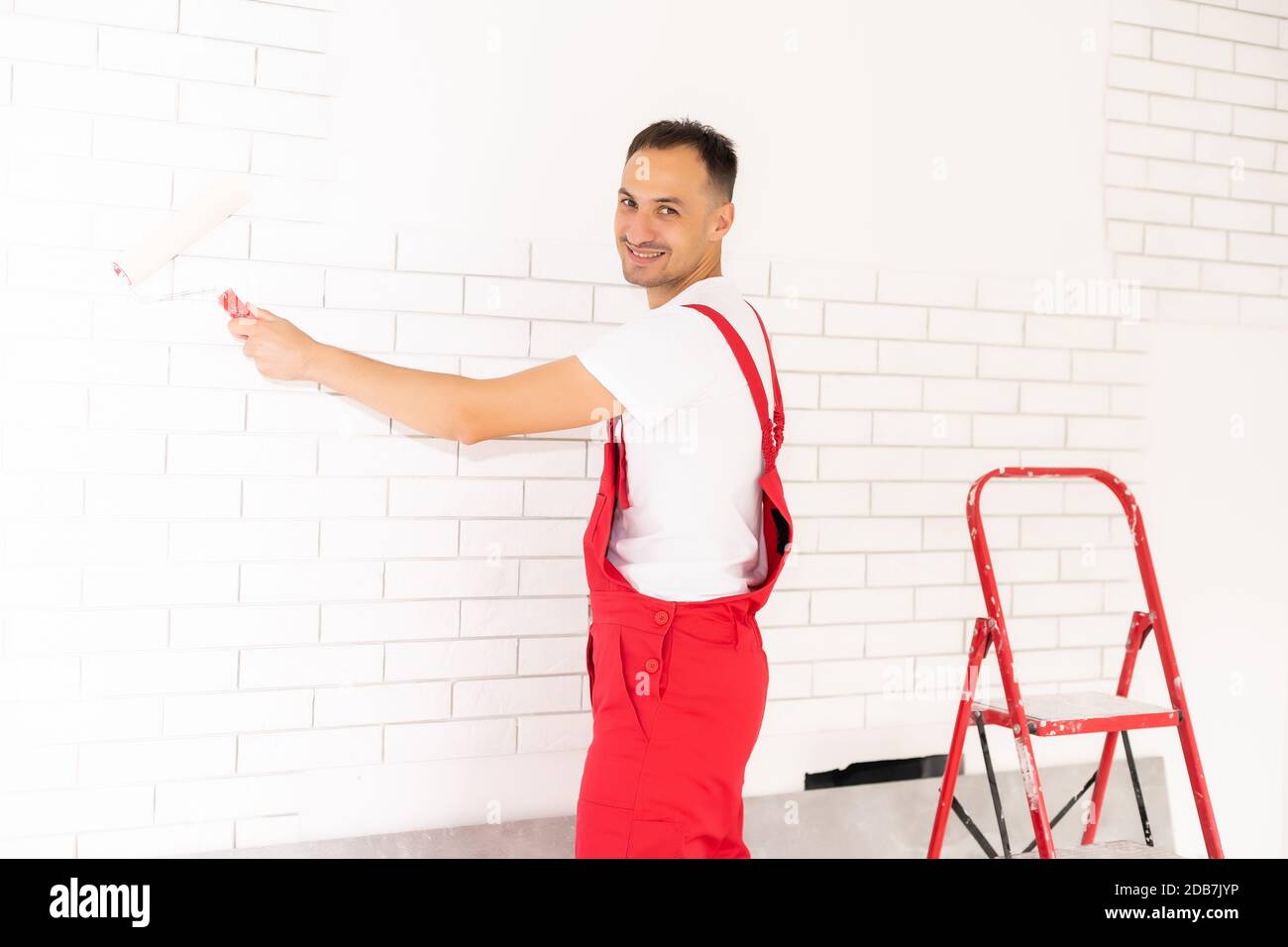 Man painting the wall, master wall painter Stock Photo - Alamy