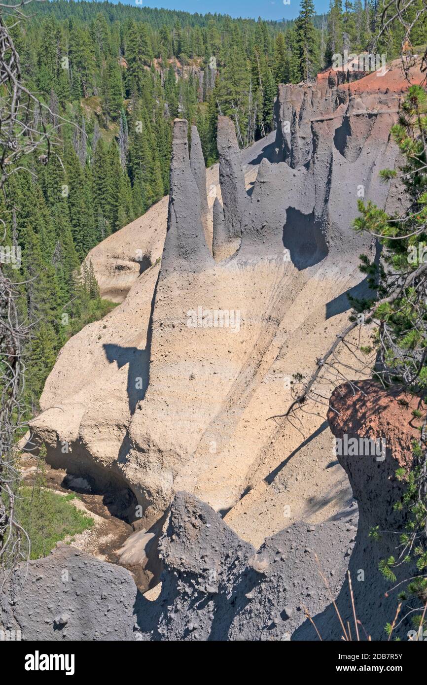 Dramatic Colors on Eroded Volcanic Pinnacles in Crater Lakes National ...