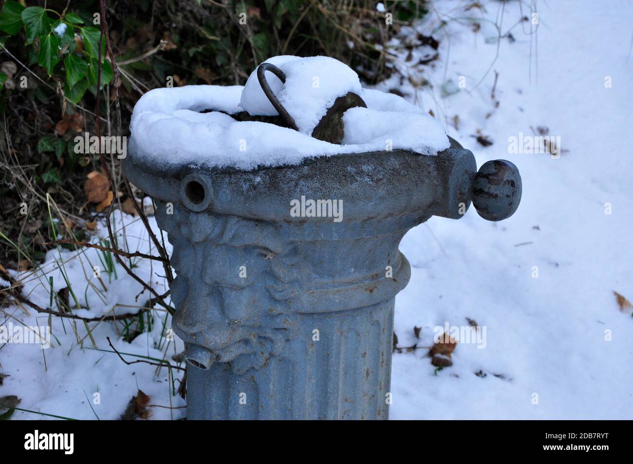 Victorian drinking water tap hi-res stock photography and images - Alamy