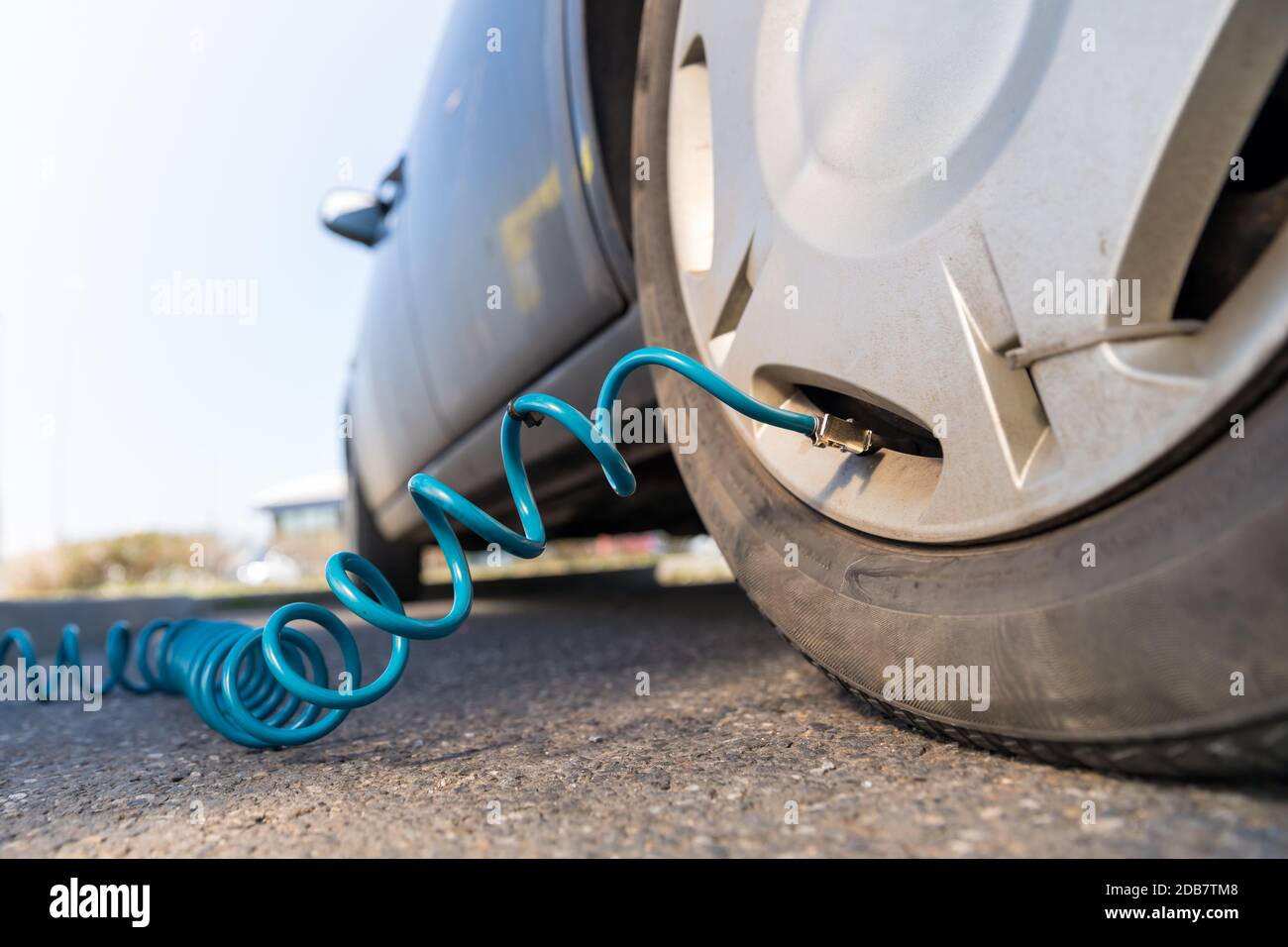 inflating the wheels of the car at gas station Stock Photo - Alamy