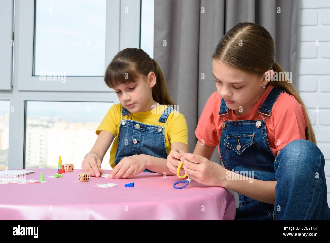 Two girls playing cards hi-res stock photography and images - Alamy