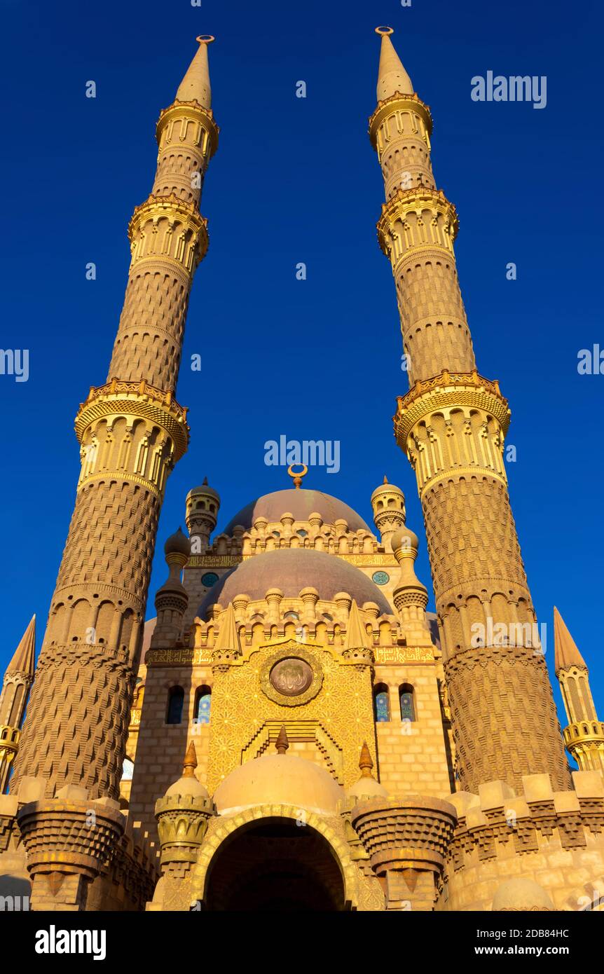 El sahaba mosque hi-res stock photography and images - Alamy