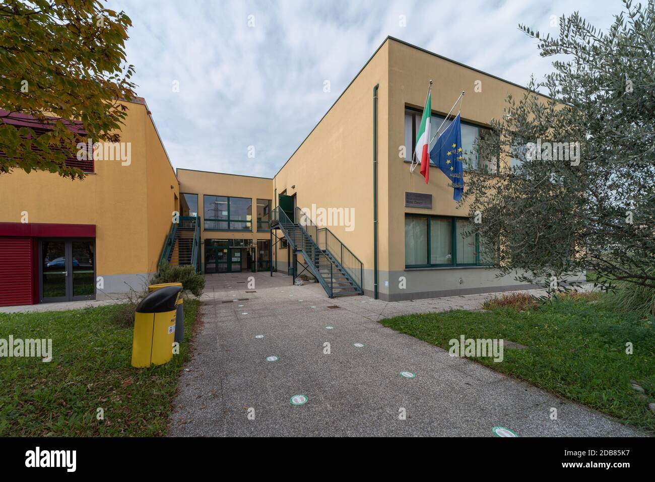 Old school house garage hi-res stock photography and images - Alamy