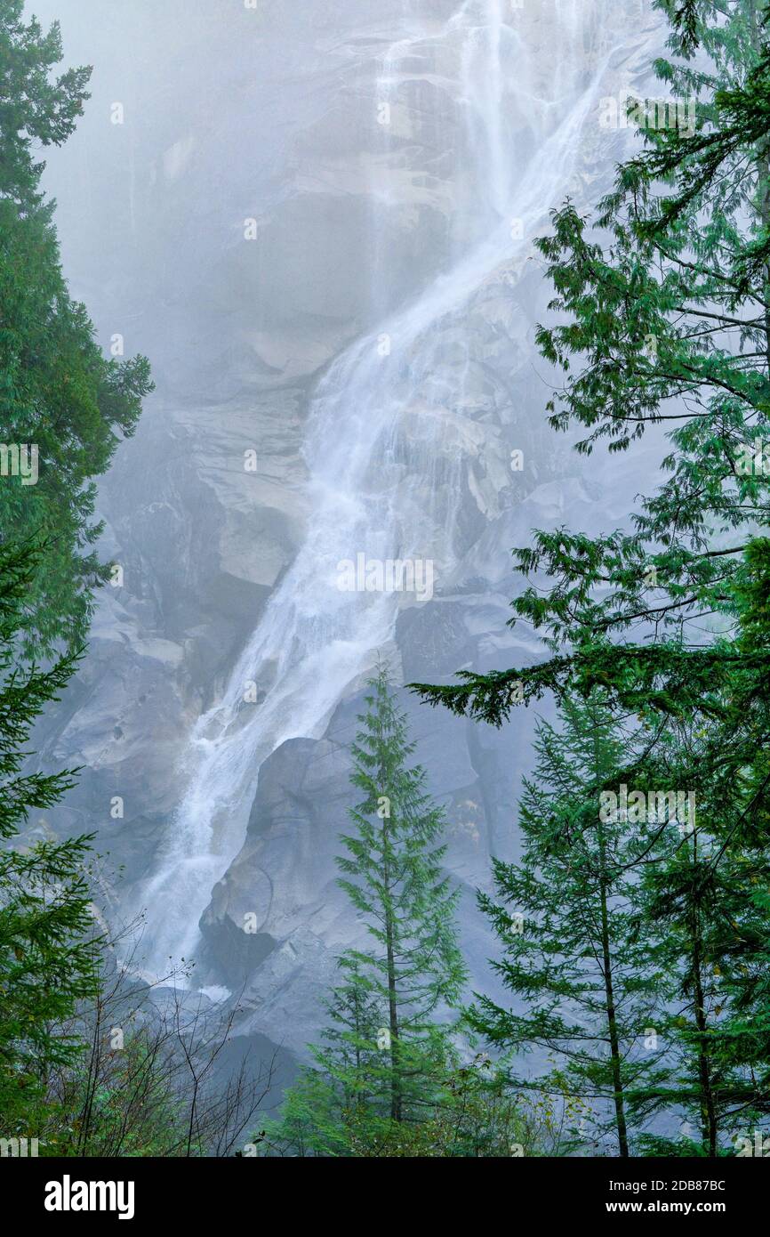 Waterfall, Shannon Falls Provincial Park, British Columbia, Canada ...