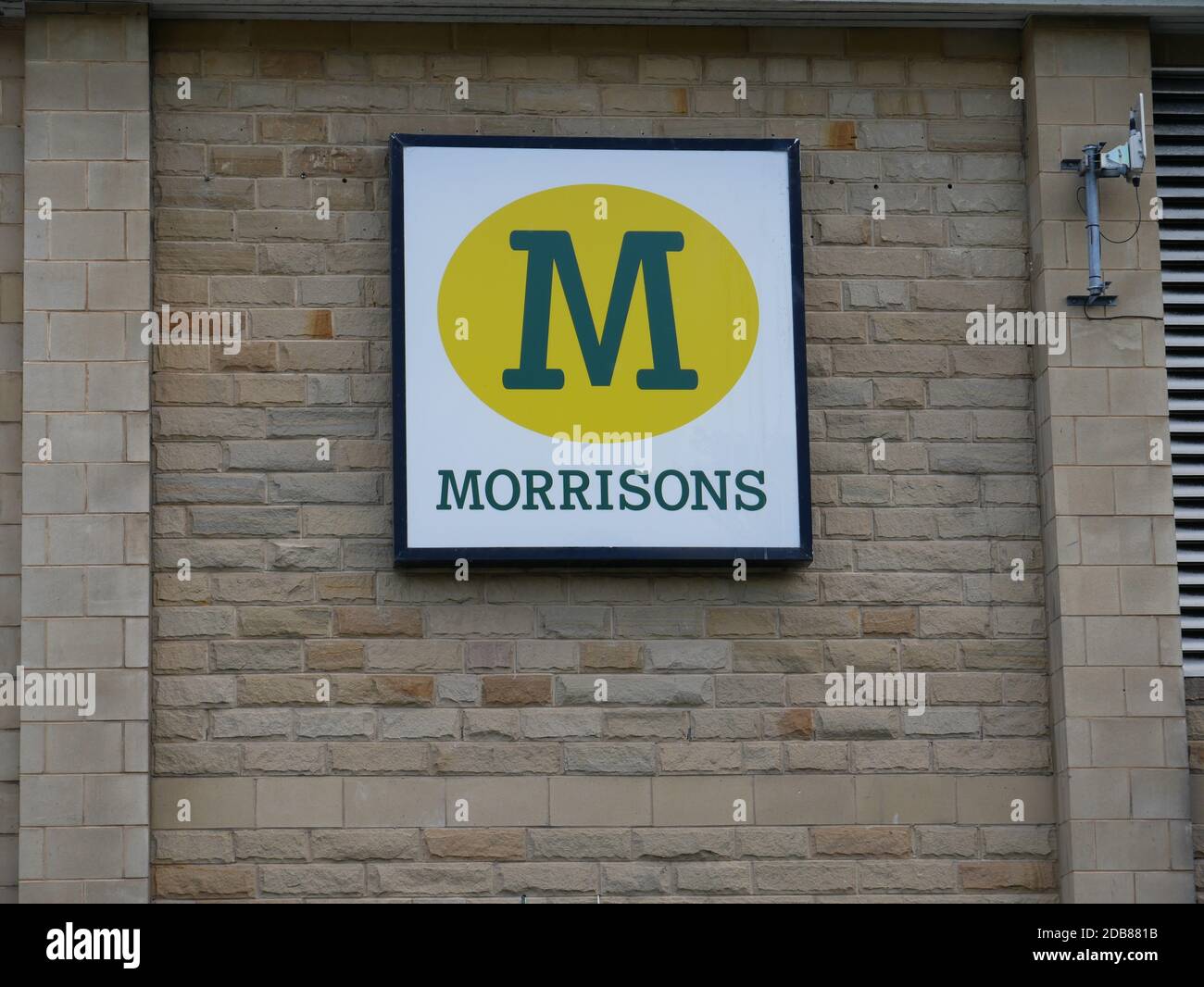 Stacking shelves supermarket hi-res stock photography and images - Alamy