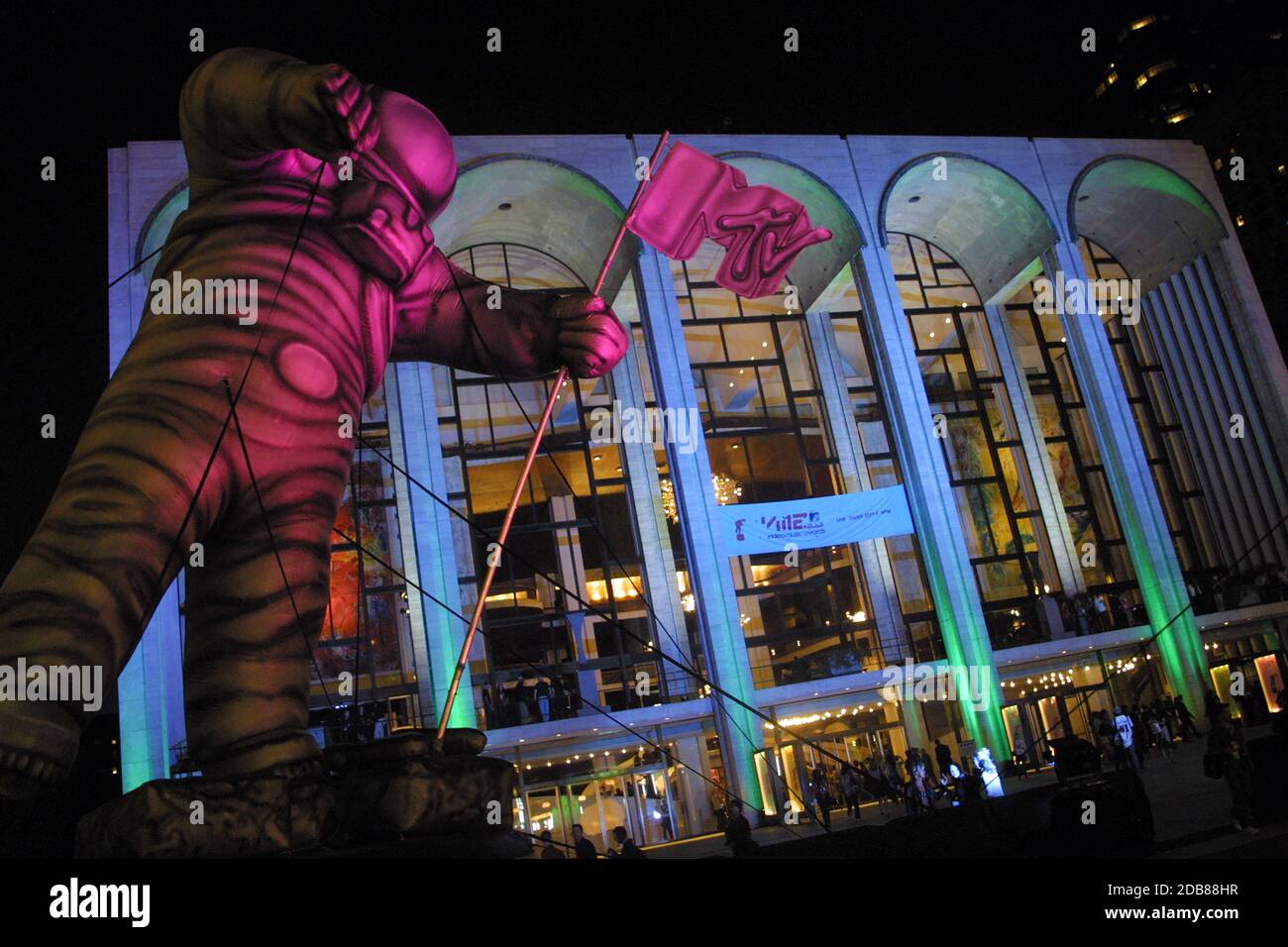 The 2001 MTV Video Music Awards held at the Metropolitan Opera House at ...