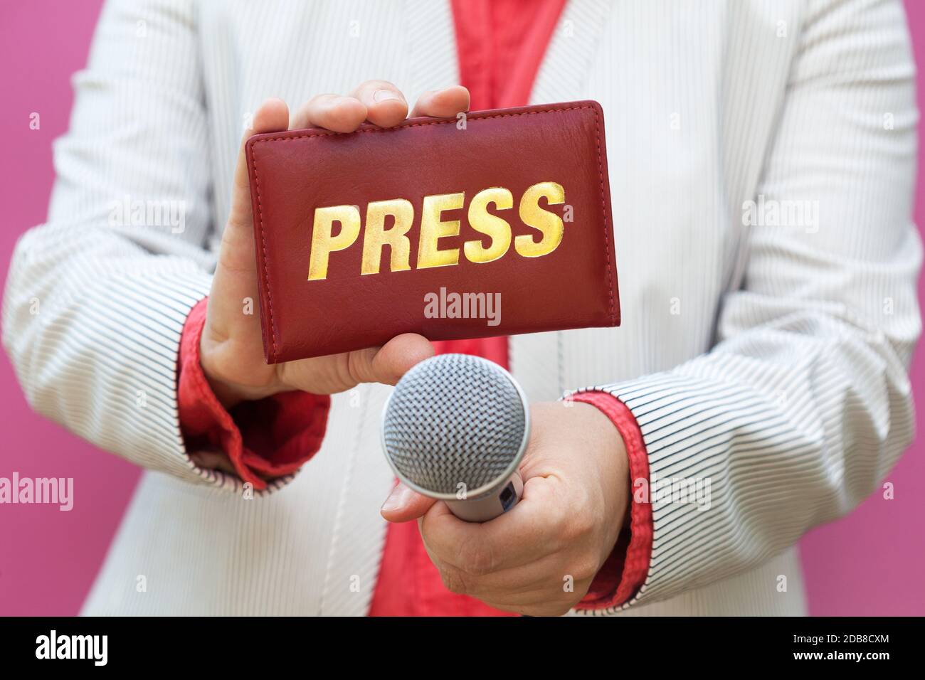 Female reporter hi-res stock photography and images - Alamy