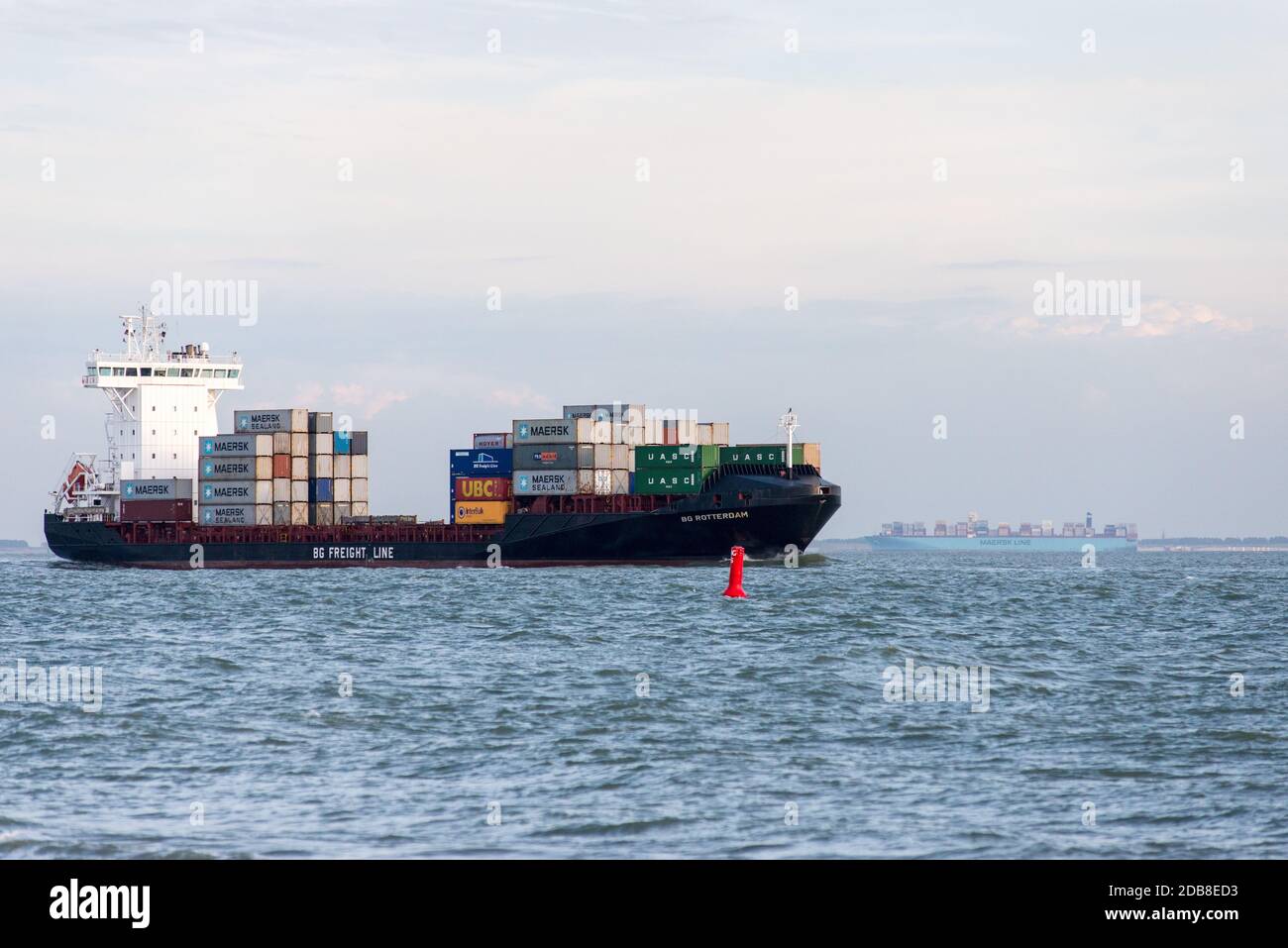 Containerschiffe schifffahrt hi-res stock photography and images - Alamy