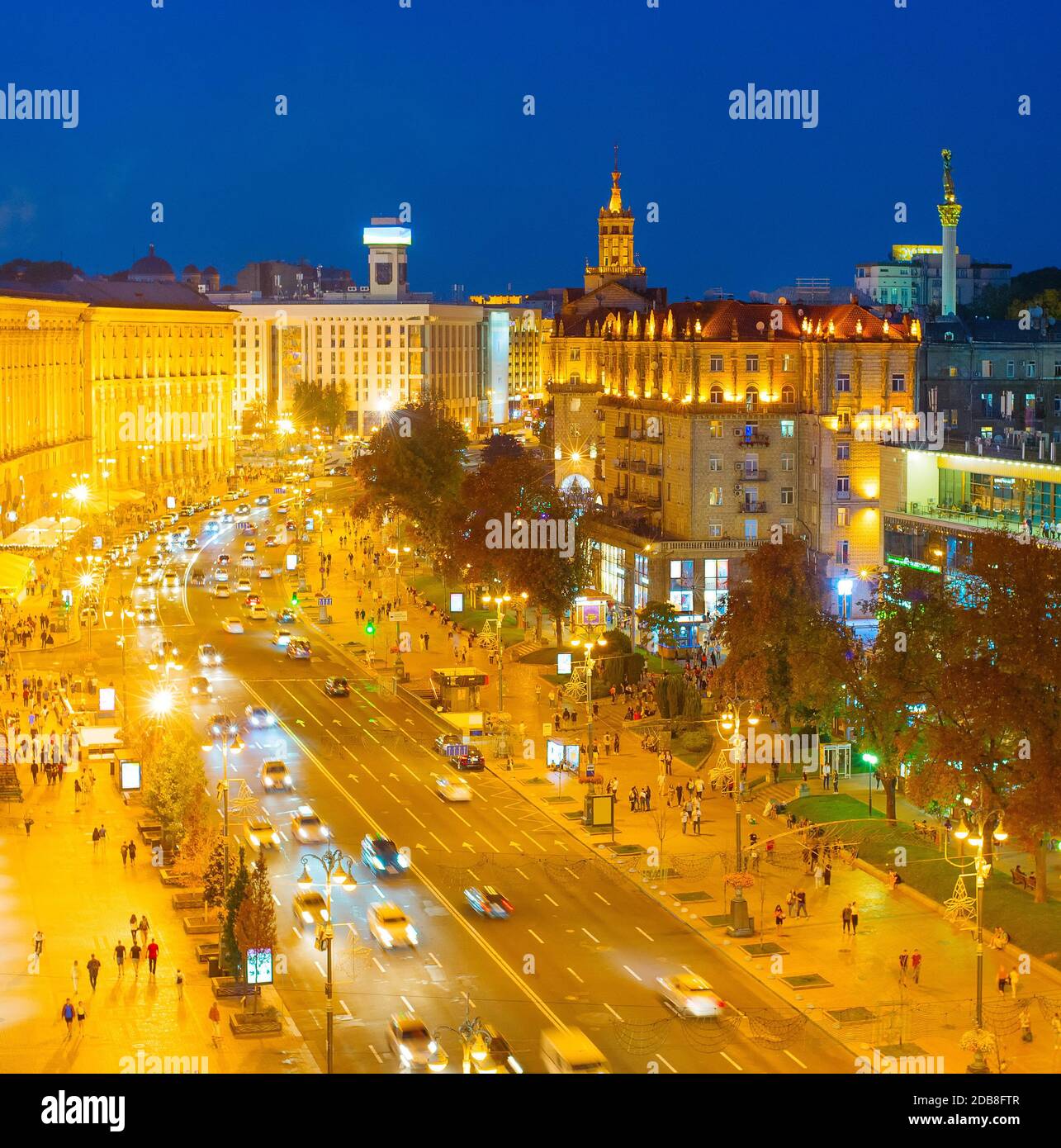 Twilight view of Kiev cityscape with illuminated Khreshatyk street in ...