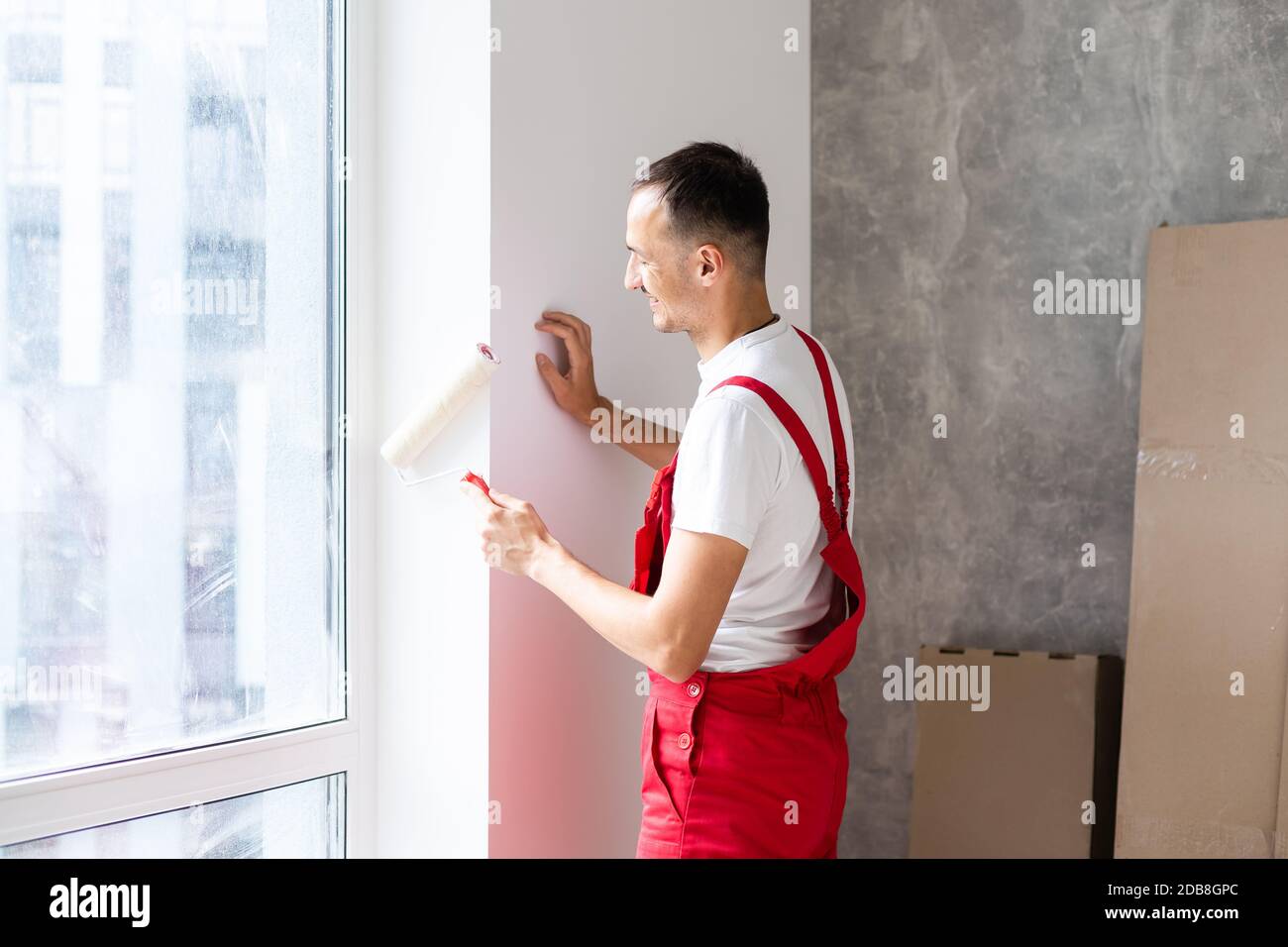 Man painting the wall, master wall painter Stock Photo - Alamy