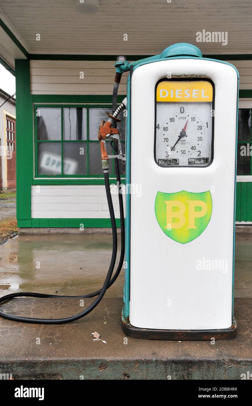 Bp oil storage tank tanks hi-res stock photography and images - Alamy