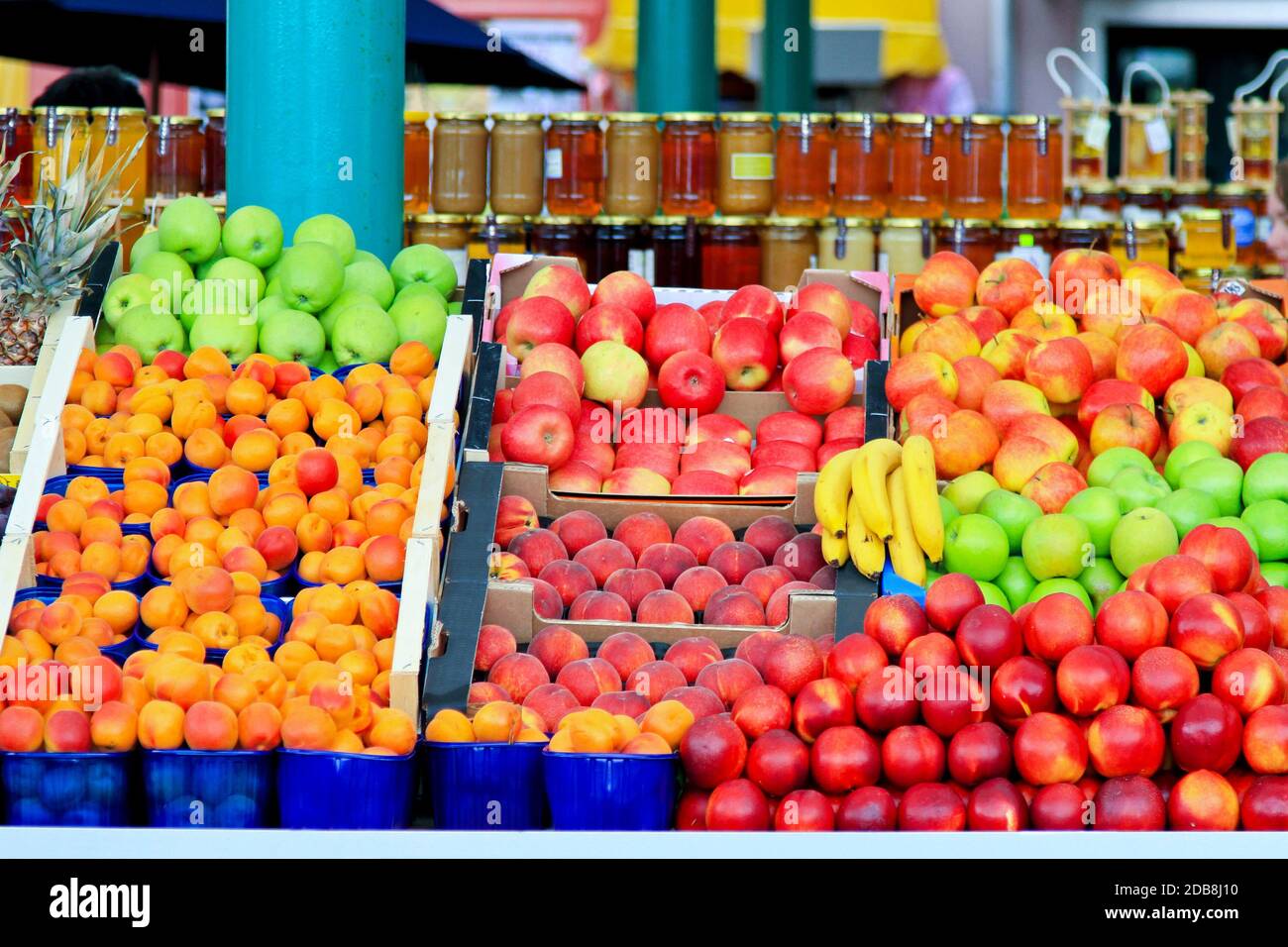 Fresh organic fruits at farmers market stall Stock Photo - Alamy