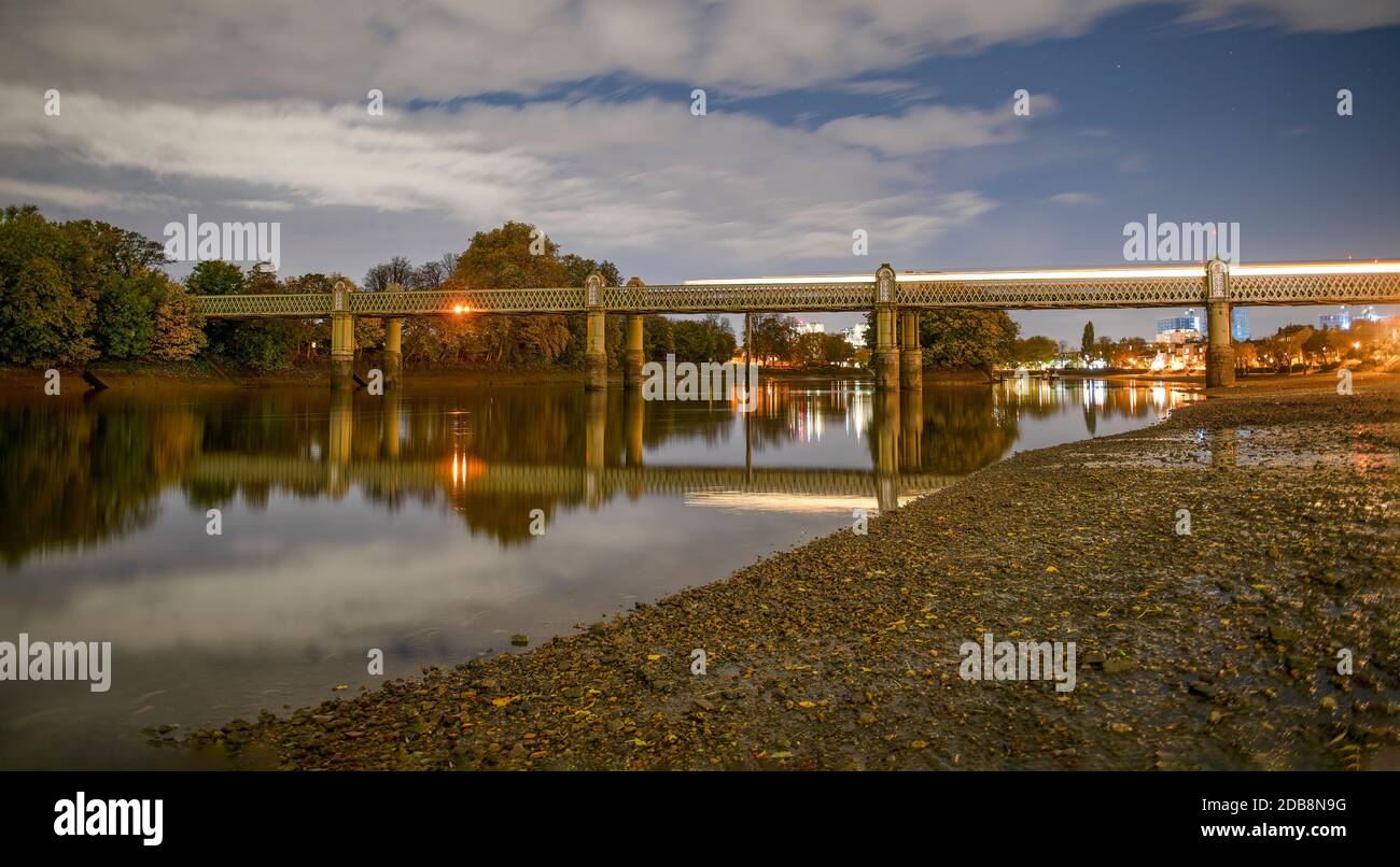Kew railway bridge at night Stock Photo - Alamy