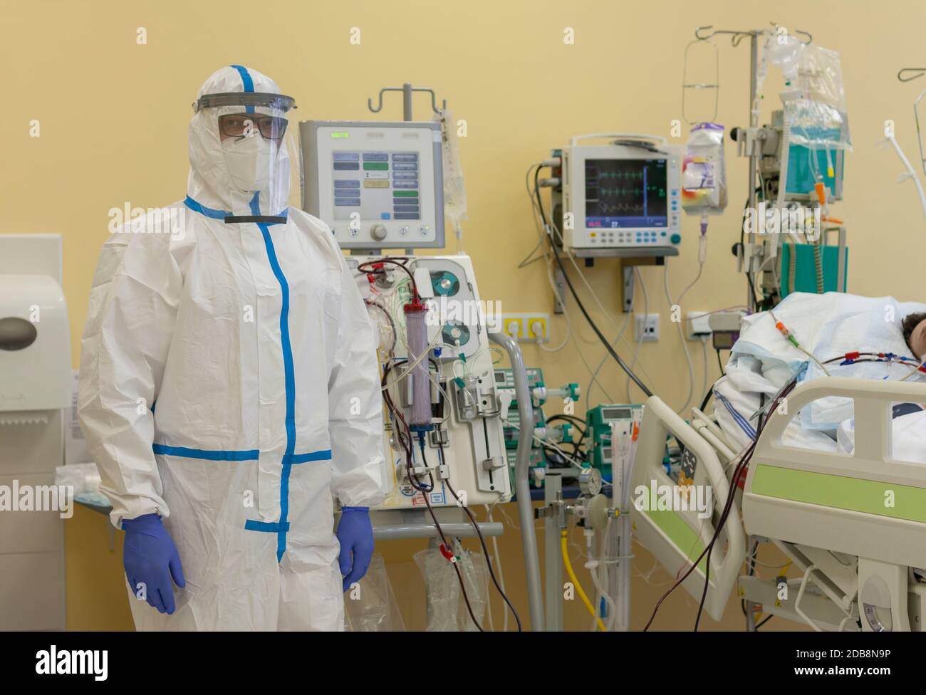 Dialysis patient with nurse hi-res stock photography and images - Alamy