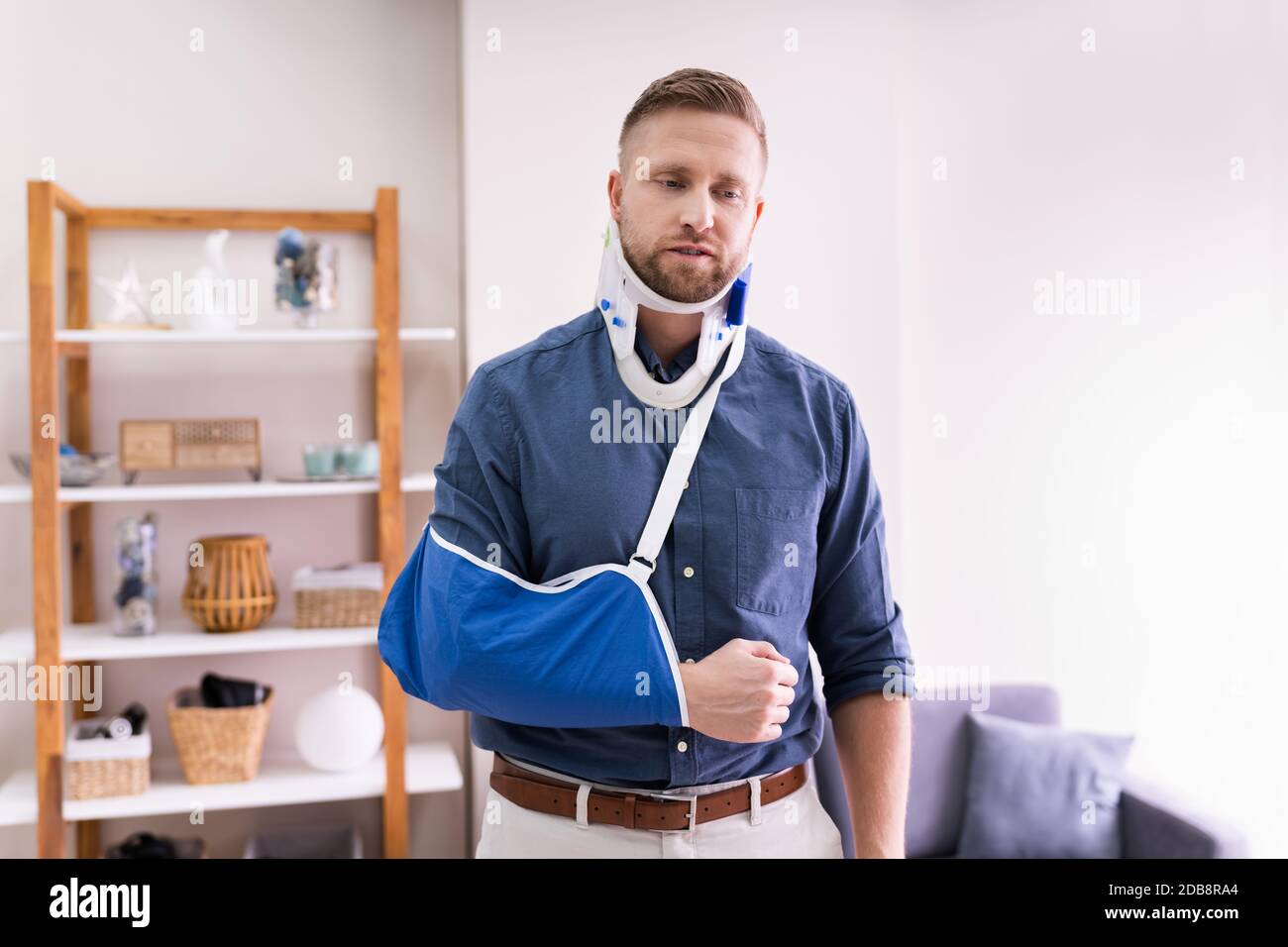 Fractured hand hi-res stock photography and images - Alamy