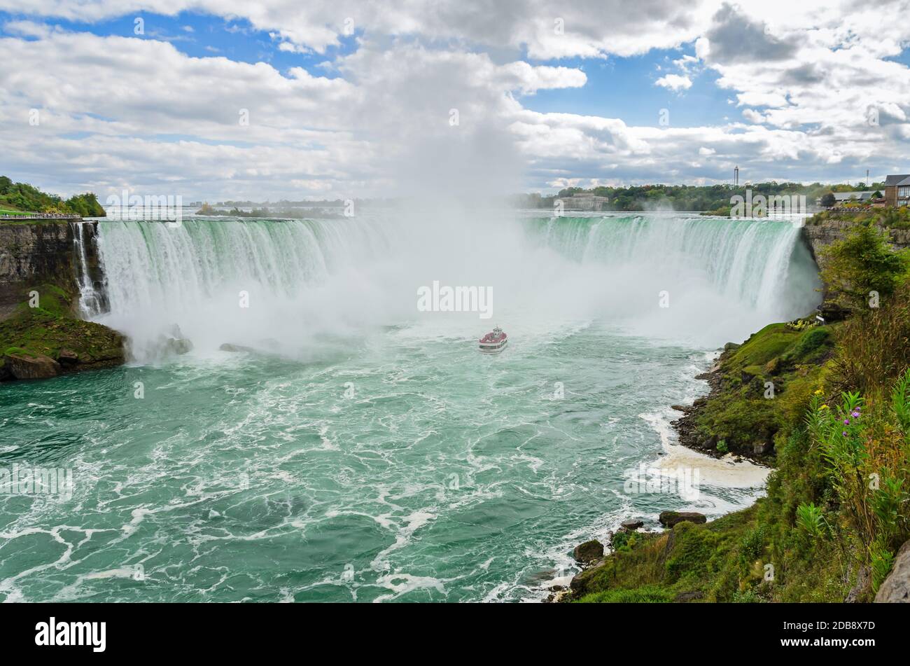 Stunning view of Canadian Horseshoe Falls, Niagara waterfall in Ontario ...