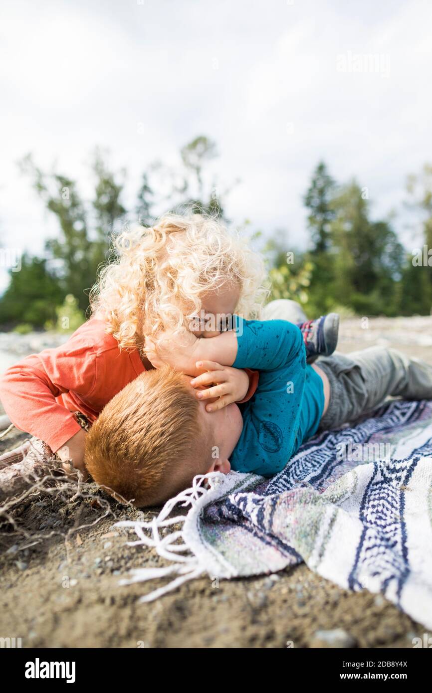Kids wrestling hi-res stock photography and images - Alamy