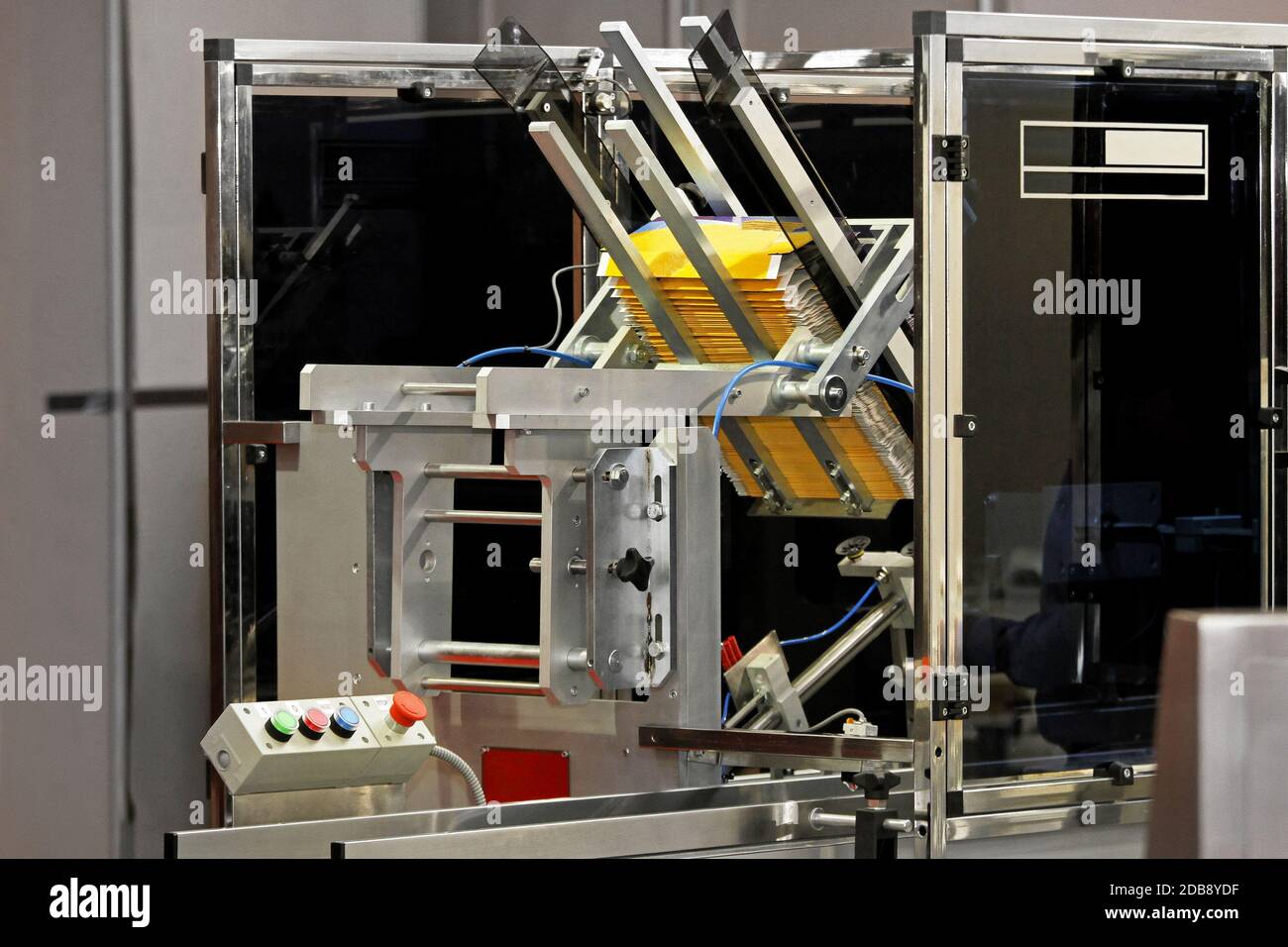 Packaging machine hi-res stock photography and images - Alamy