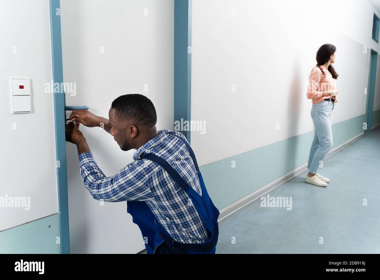 Lockpicking woman hi-res stock photography and images - Alamy