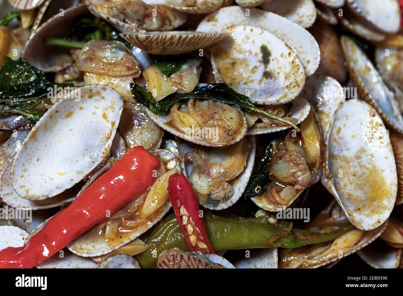 Clams fried with chilli sauce and basil leaf Thai food Stock Photo - Alamy