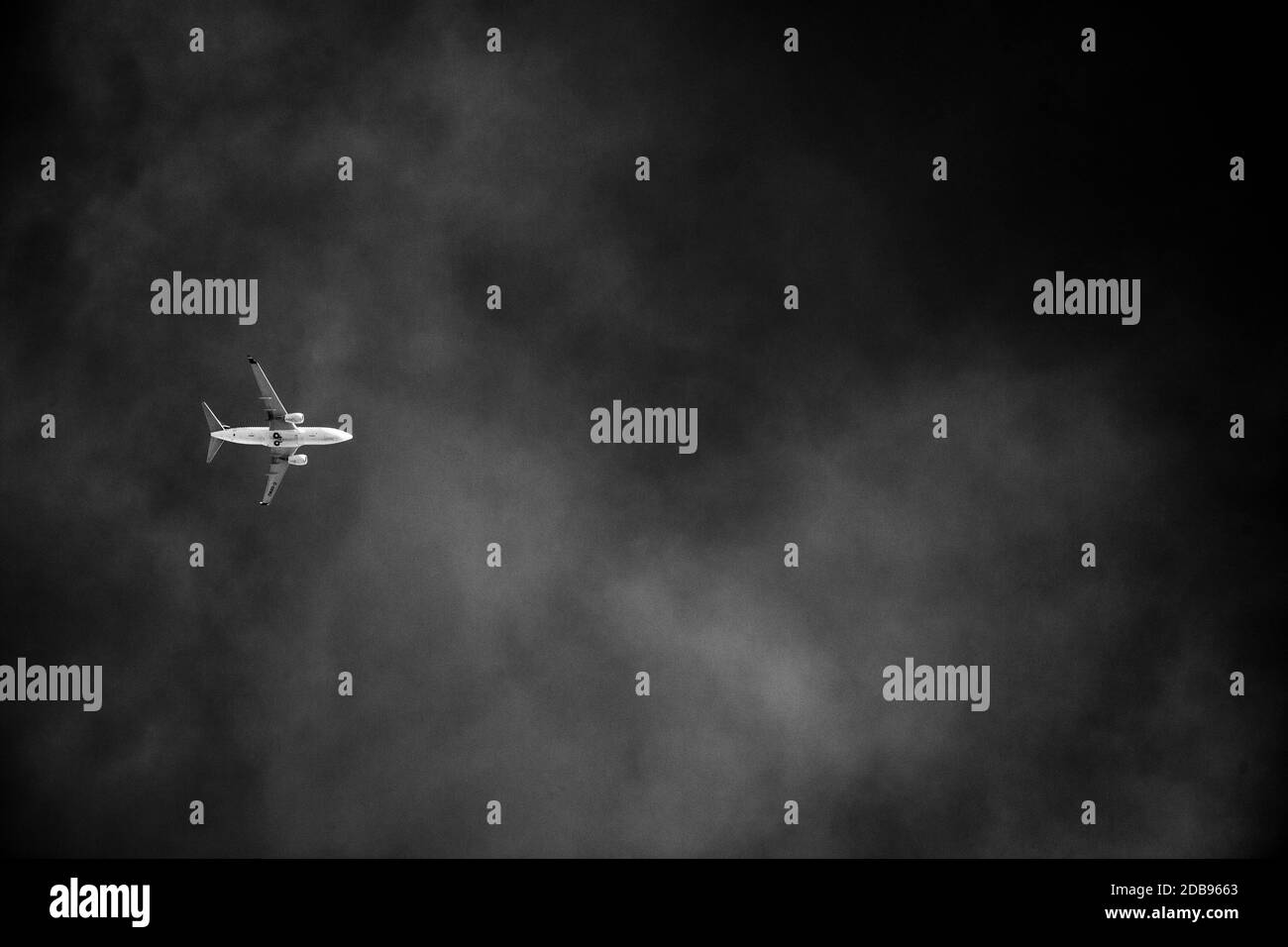 plane flight path Stock Photo - Alamy