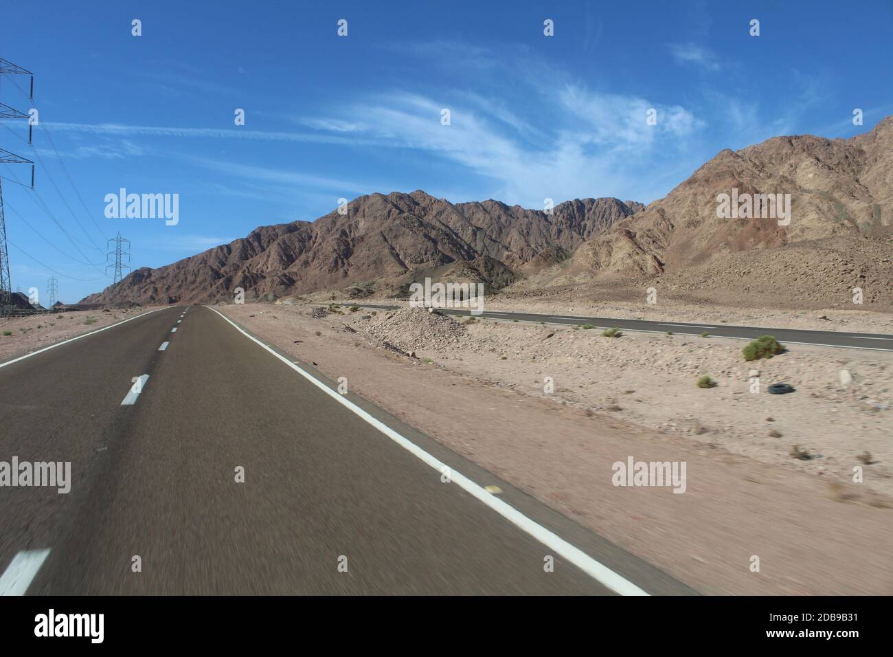Asphalt road in the Egyptian desert. Sinai Stock Photo - Alamy
