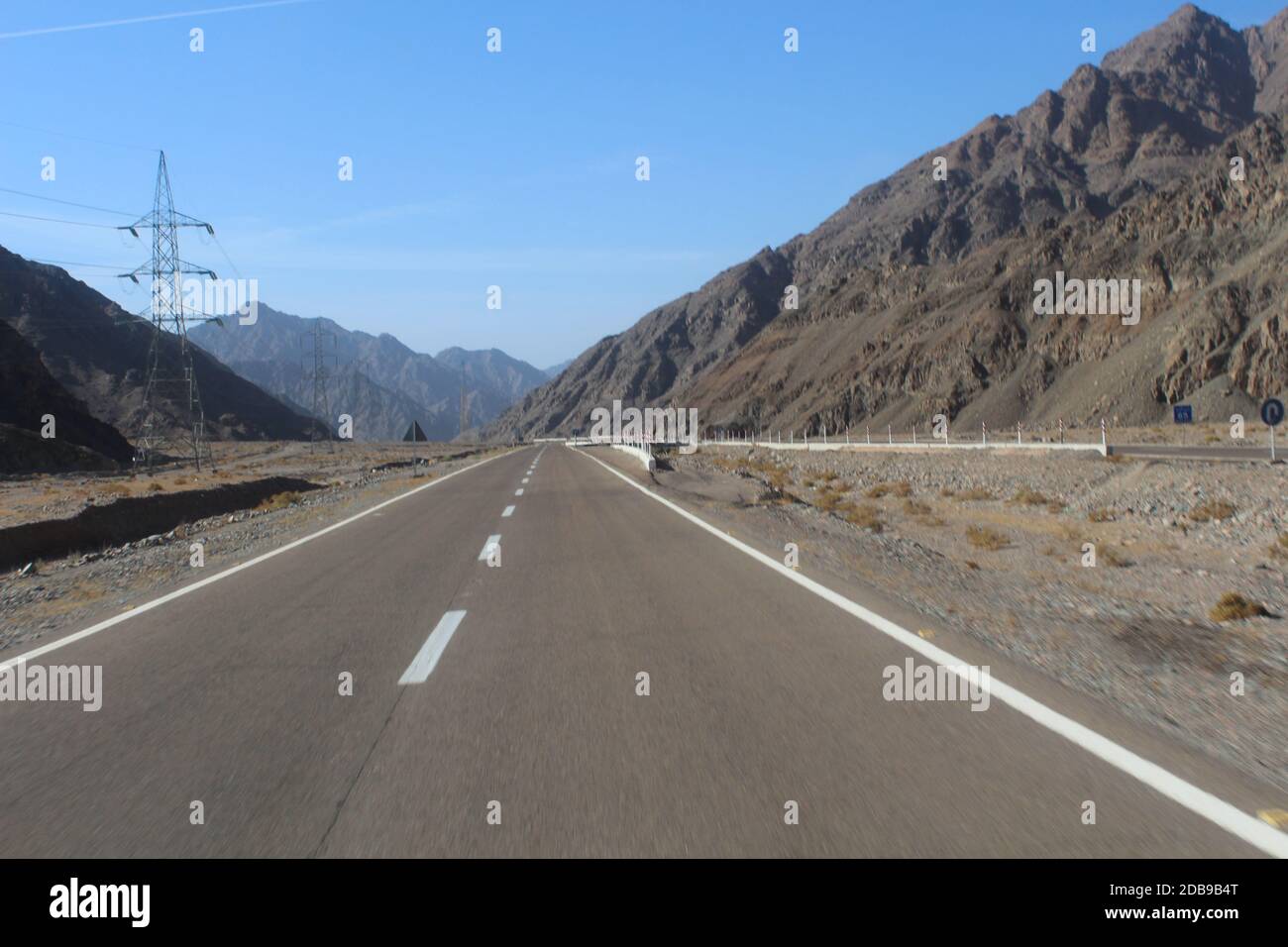 Asphalt road in the Egyptian desert. Sinai Stock Photo - Alamy
