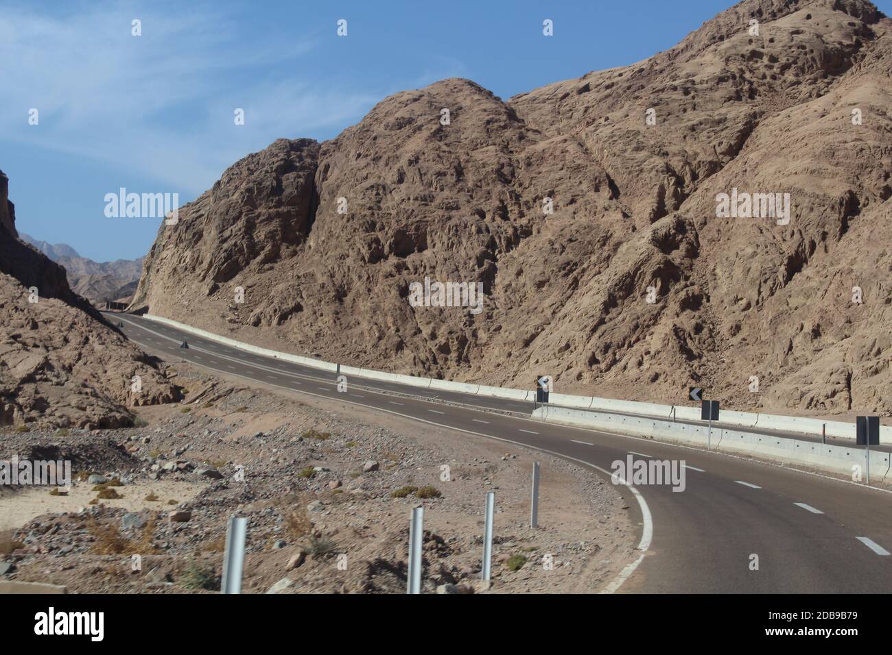 Asphalt road in the Egyptian desert. Sinai Stock Photo - Alamy