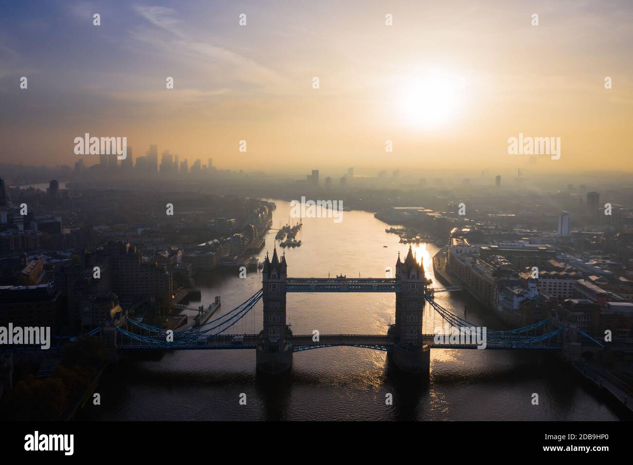 Draw bridges hi-res stock photography and images - Alamy