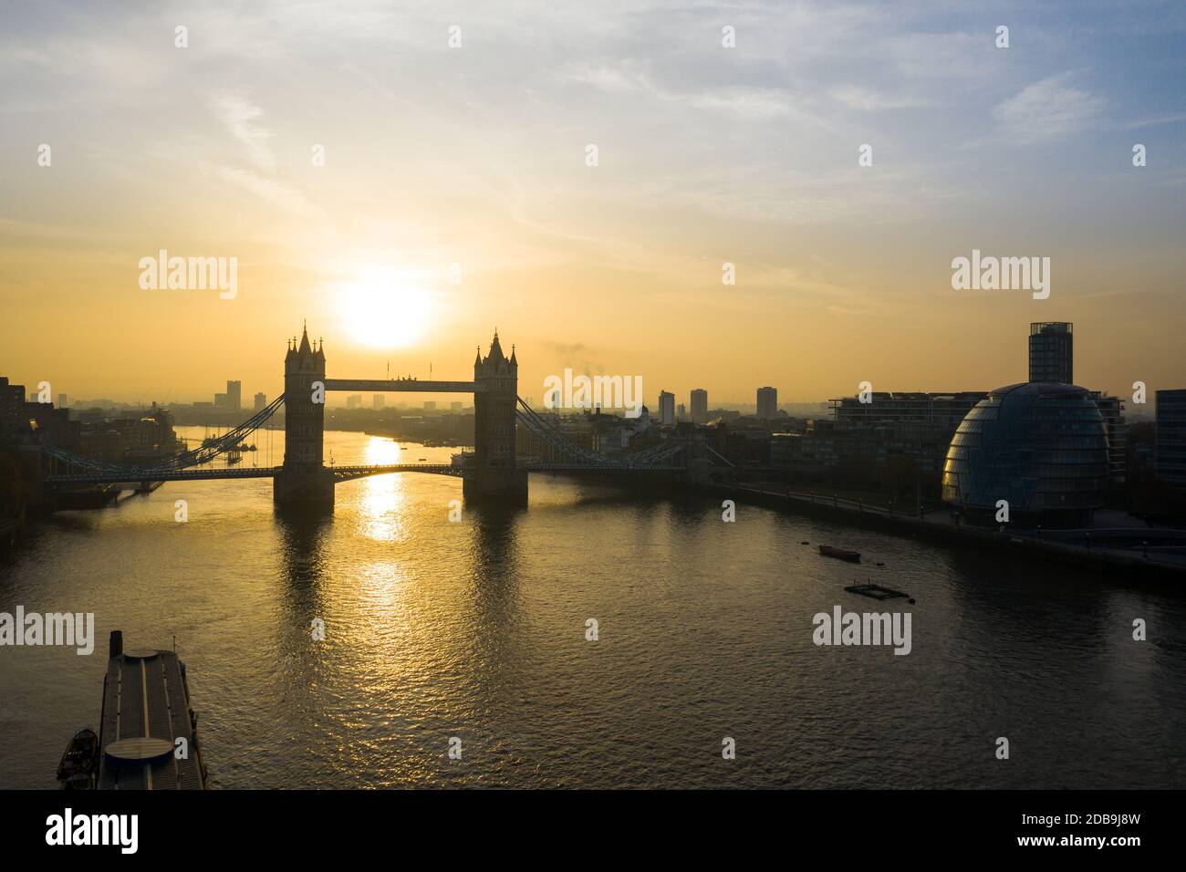 Draw bridges hi-res stock photography and images - Alamy