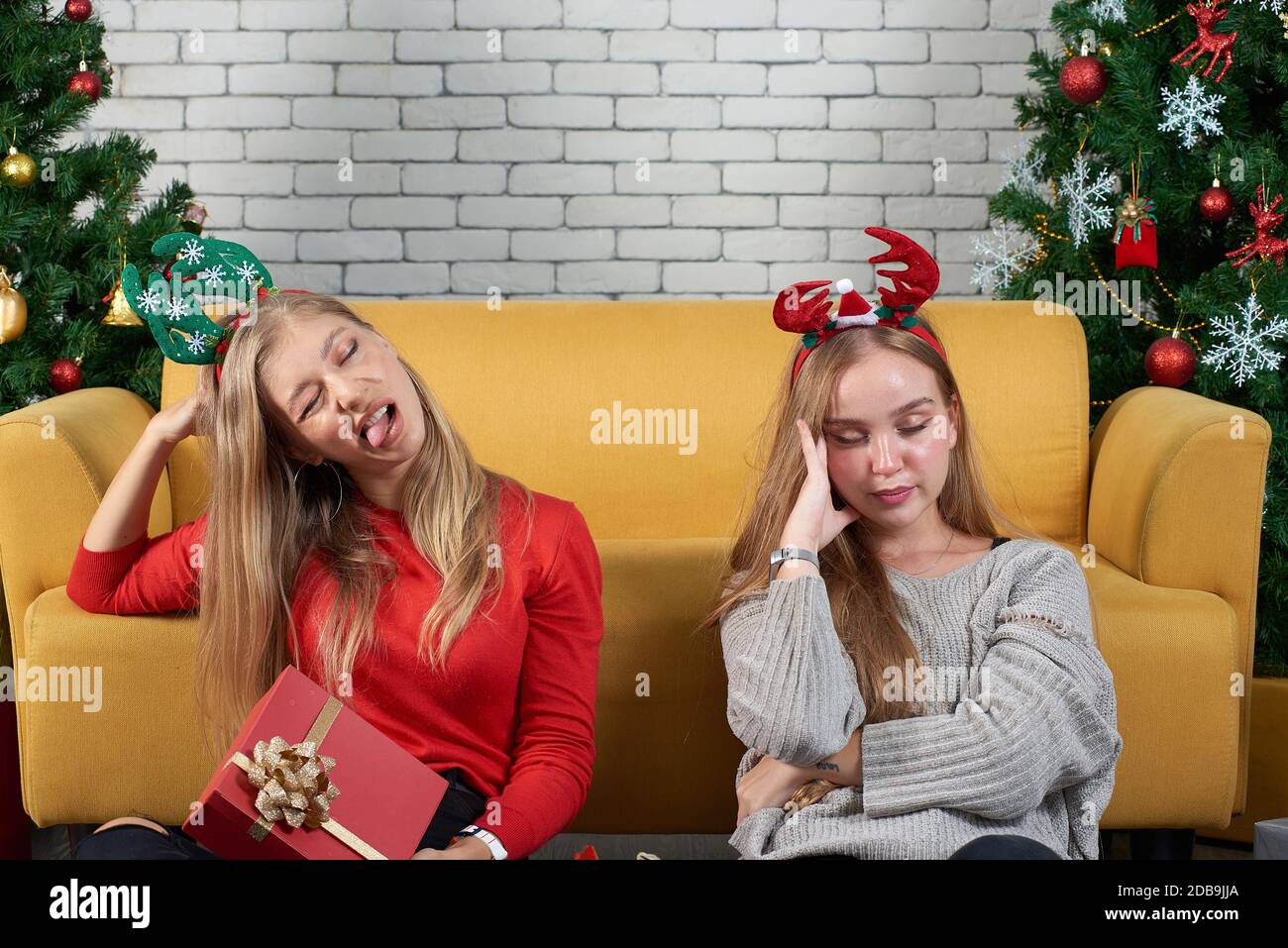 Two drunk women hi-res stock photography and images - Alamy