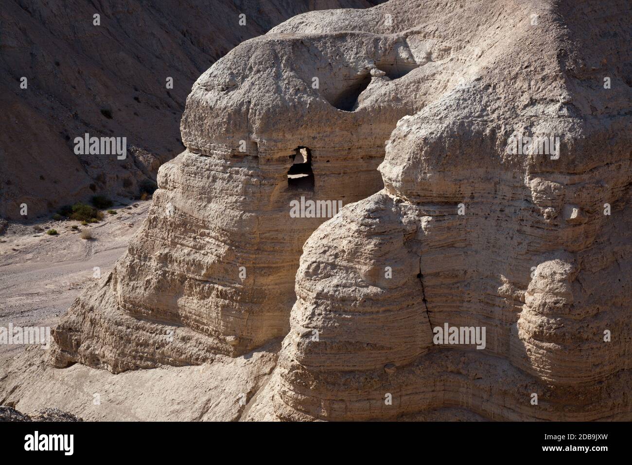 Caves dead sea hi-res stock photography and images - Alamy