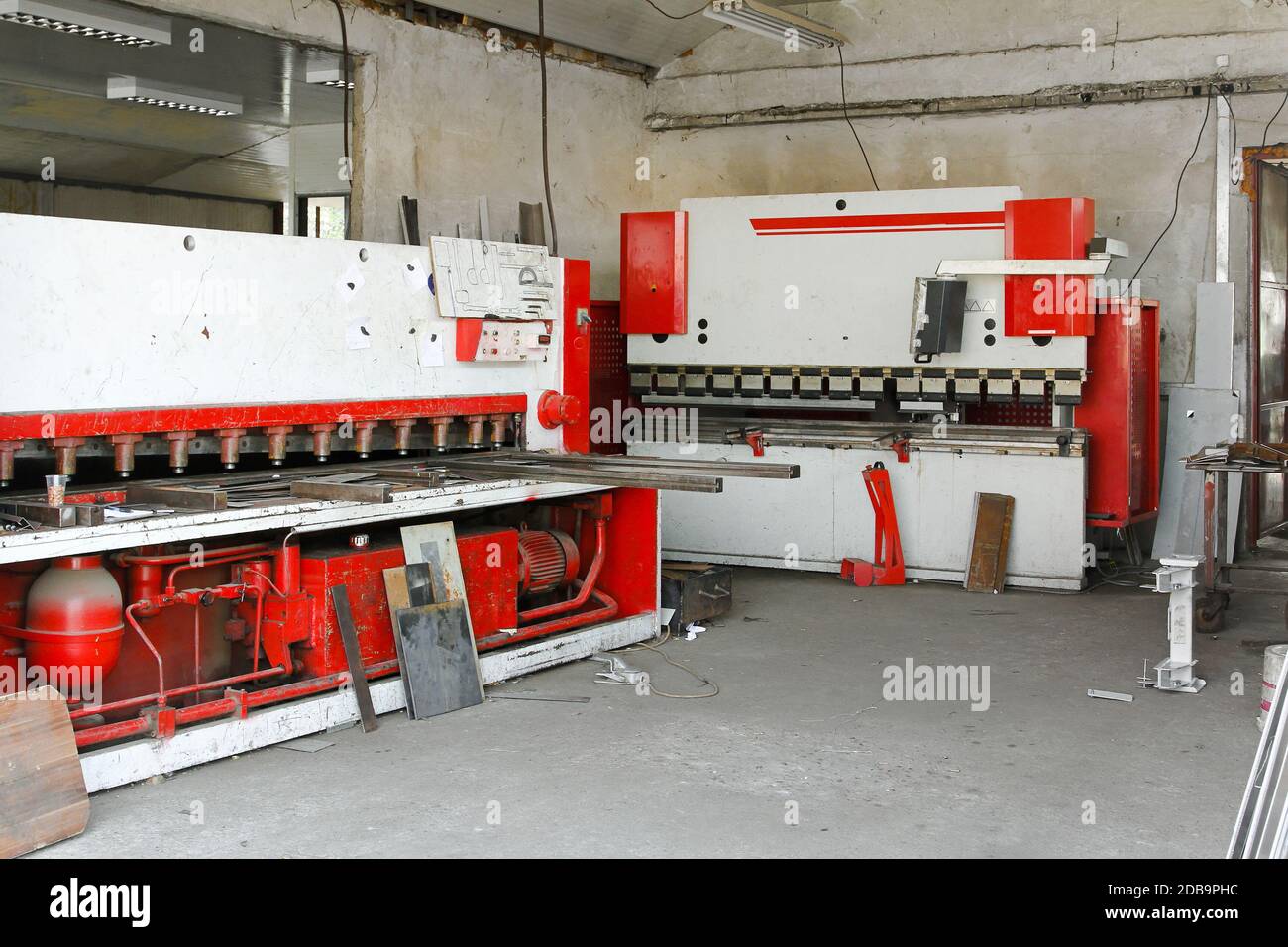 Iron work shop with powerful hydraulic press Stock Photo - Alamy