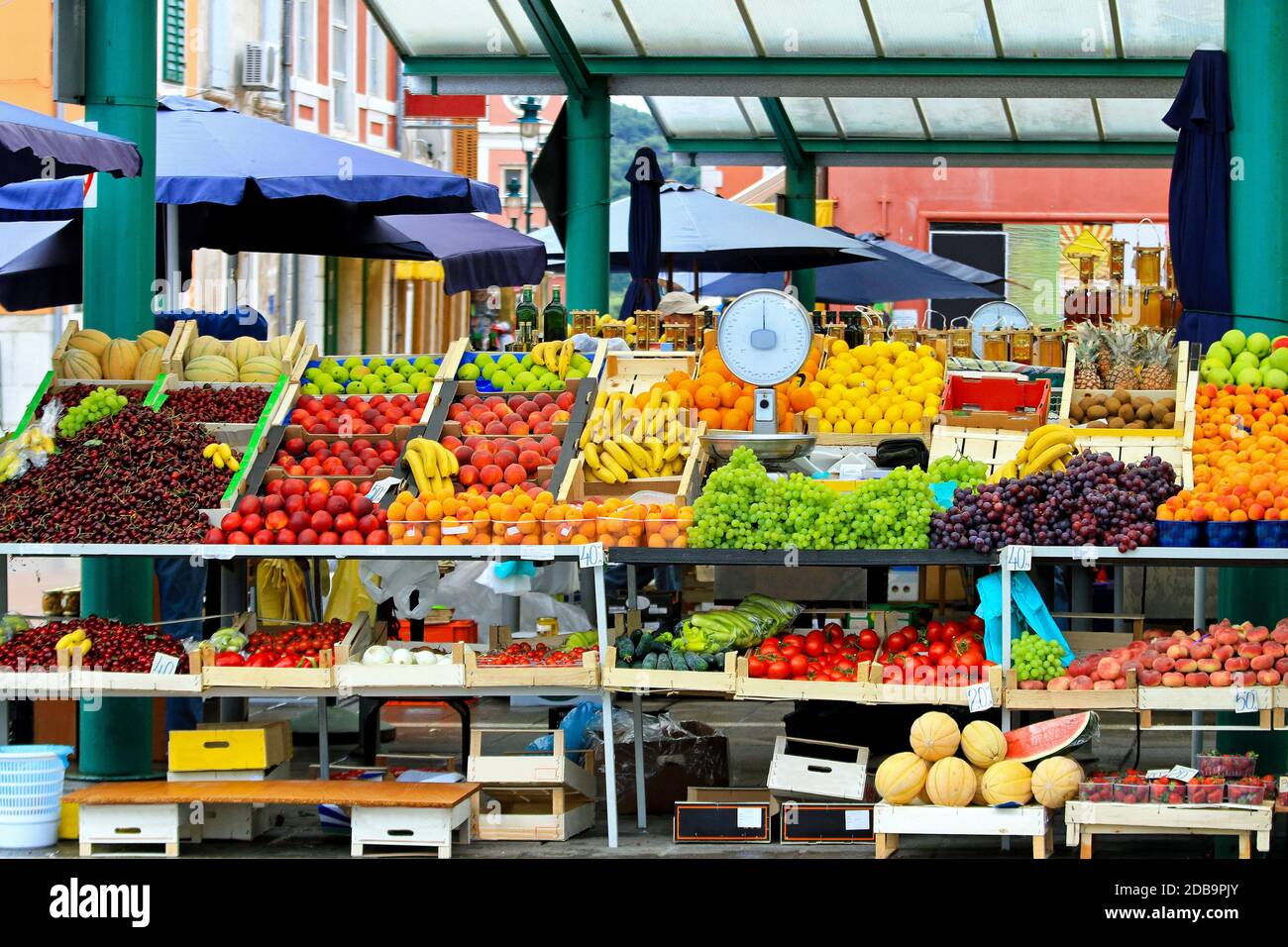 Fresh fruits and vegetables at farmers market Stock Photo - Alamy